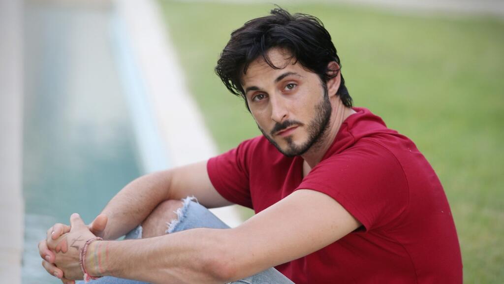 Israeli Hollywood star reveals he married his sweetheart in secret