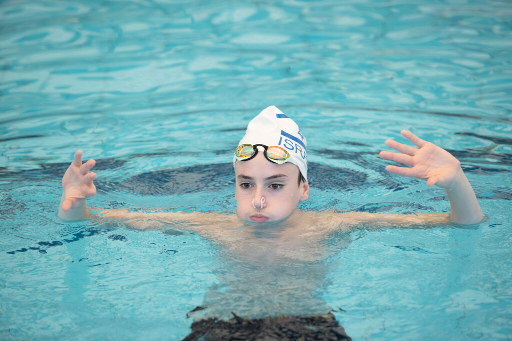 מיוחד | הנער שעשה היסטוריה בשחייה אמנותית: "לא עניין אותי מה חושבים"