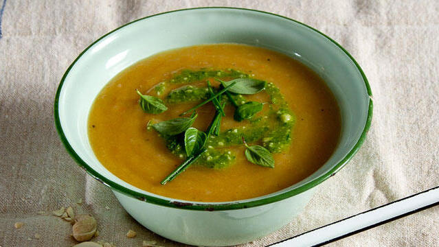 מרק בגשם: 10 מרקים עם ירקות שורש